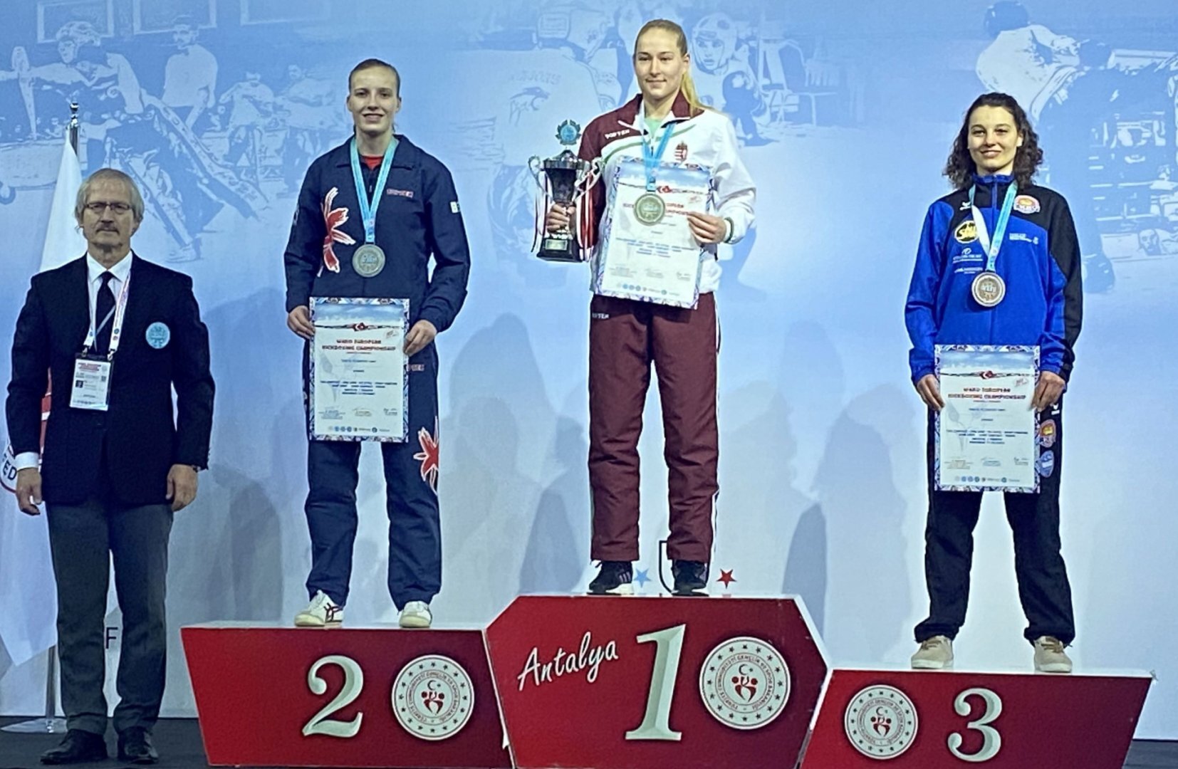 A tatamin harcos, a magánéletben visszafogott a világbajnok kick-boxos ...